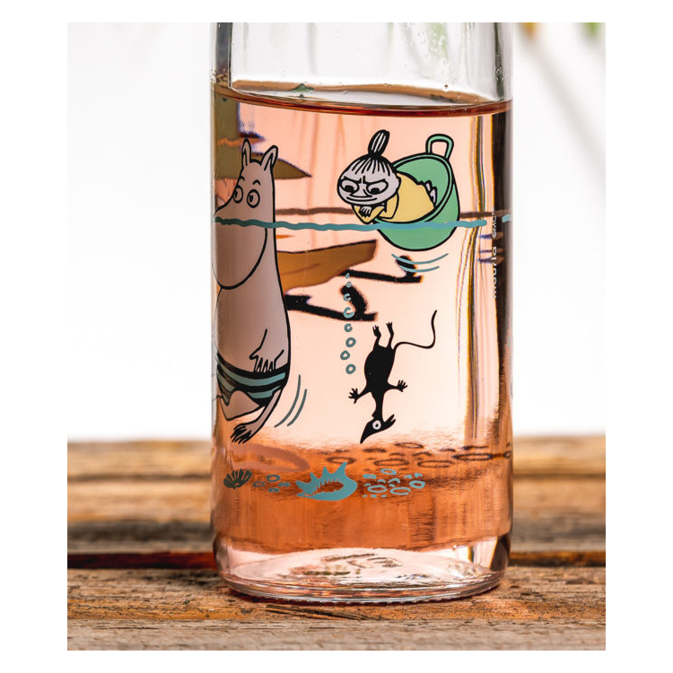 Skleněná láhev Moomin Fun in the Water 0,5 l | Elarte